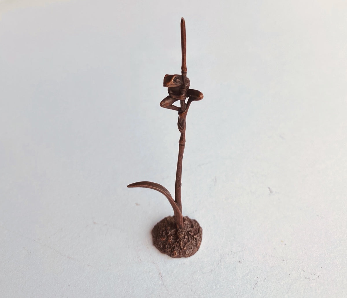 MINIATURE FROG ON REED – The Barefoot Gallery